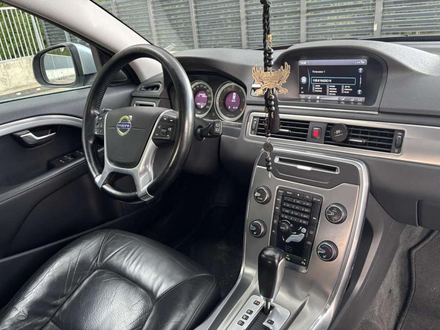 Grey Volvo V70 2012 in Vilnius, with an engine capacity of 1.98 L and mileage of 410 thousand km for 6000 €, photo 16 on AUTOMOTO.COM.LV