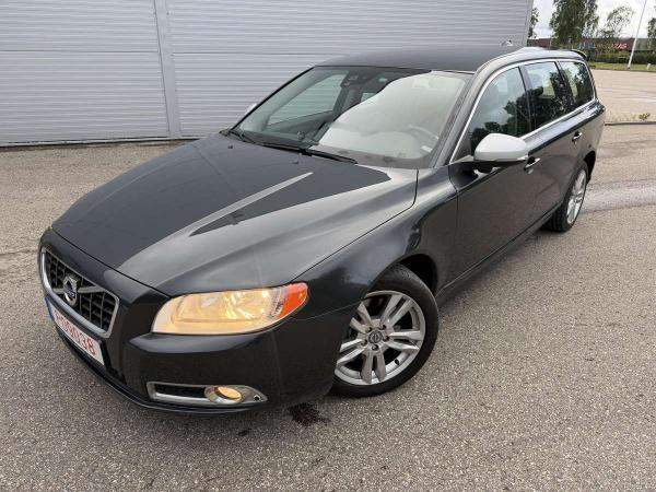 Grey Volvo V70 2012 in Utena, with an engine capacity of 1.98 L and mileage of 334 thousand km for 5500 €, photo 1 on AUTOMOTO.COM.LV