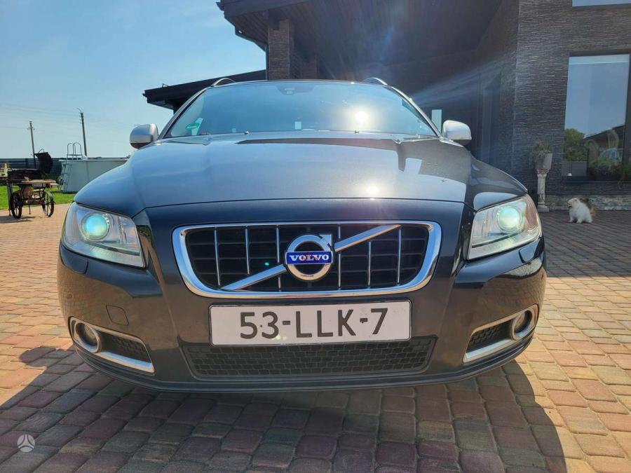 Grey Volvo V70 2012 in Vilnius, with an engine capacity of 2.00 L and mileage of 288 thousand km for 6750 €, photo 5 on AUTOMOTO.COM.LV
