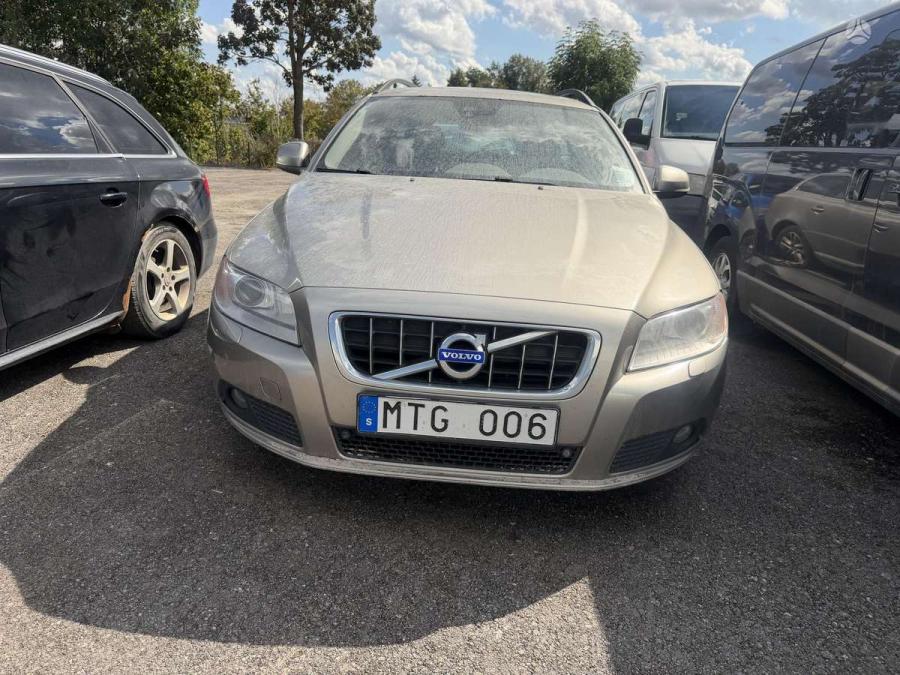 Grey Volvo V70 2012 in Kaunas, with an engine capacity of 1.56 L and mileage of 311 thousand km for 2600 €, photo 3 on AUTOMOTO.COM.LV