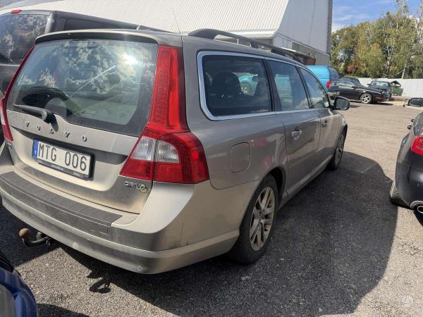 Grey Volvo V70 2012 in Kaunas, with an engine capacity of 1.56 L and mileage of 311 thousand km for 2600 €, photo 6 on AUTOMOTO.COM.LV