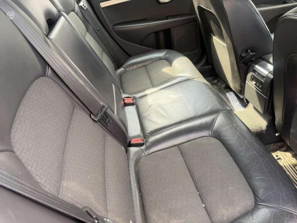 Grey Volvo V70 2012 in Kaunas, with an engine capacity of 1.56 L and mileage of 311 thousand km for 2600 €, photo 7 on AUTOMOTO.COM.LV