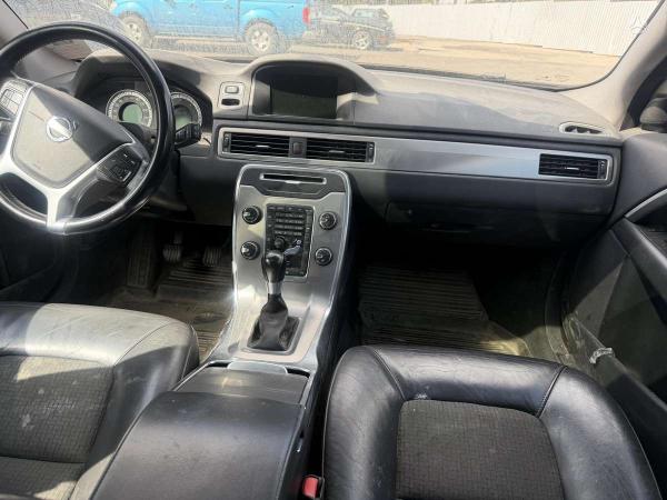 Grey Volvo V70 2012 in Kaunas, with an engine capacity of 1.56 L and mileage of 311 thousand km for 2600 €, photo 8 on AUTOMOTO.COM.LV