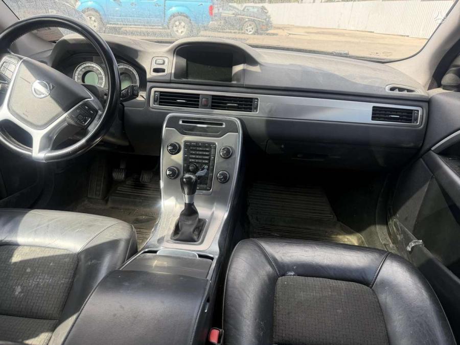 Grey Volvo V70 2012 in Kaunas, with an engine capacity of 1.56 L and mileage of 311 thousand km for 2600 €, photo 8 on AUTOMOTO.COM.LV