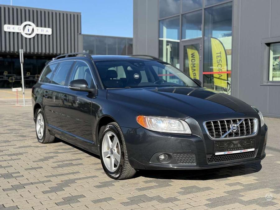 Grey Volvo V70 2012 in Siauliai, with an engine capacity of 2.00 L and mileage of 292 thousand km for 6000 €, photo 1 on AUTOMOTO.COM.LV