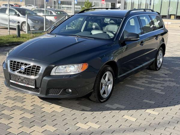 Volvo V70 2012 in Siauliai on AUTOMOTO.COM.LV Grey Volvo V70 2012 in Siauliai, with an engine capacity of 2.00 L and mileage of 292 thousand km for 6000 €, photo 3 on AUTOMOTO.COM.LV