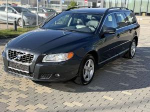 Grey Volvo V70 2012 in Siauliai, with an engine capacity of 2.00 L and mileage of 292 thousand km for 6000 €, photo 3 on AUTOMOTO.COM.LV