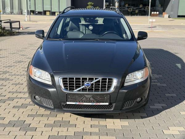 Volvo V70 2012 in Siauliai on AUTOMOTO.COM.LV Grey Volvo V70 2012 in Siauliai, with an engine capacity of 2.00 L and mileage of 292 thousand km for 6000 €, photo 4 on AUTOMOTO.COM.LV