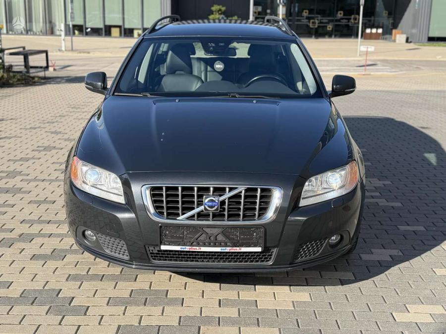 Grey Volvo V70 2012 in Siauliai, with an engine capacity of 2.00 L and mileage of 292 thousand km for 6000 €, photo 4 on AUTOMOTO.COM.LV