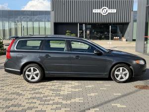 Grey Volvo V70 2012 in Siauliai, with an engine capacity of 2.00 L and mileage of 292 thousand km for 6000 €, photo 6 on AUTOMOTO.COM.LV