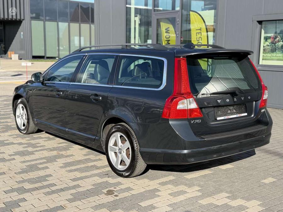 Grey Volvo V70 2012 in Siauliai, with an engine capacity of 2.00 L and mileage of 292 thousand km for 6000 €, photo 8 on AUTOMOTO.COM.LV
