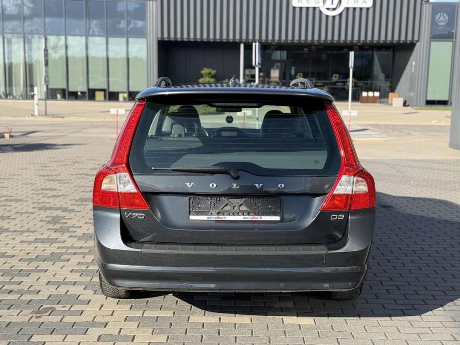 Grey Volvo V70 2012 in Siauliai, with an engine capacity of 2.00 L and mileage of 292 thousand km for 6000 €, photo 9 on AUTOMOTO.COM.LV