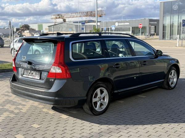 Volvo V70 2012 in Siauliai on AUTOMOTO.COM.LV Grey Volvo V70 2012 in Siauliai, with an engine capacity of 2.00 L and mileage of 292 thousand km for 6000 €, photo 10 on AUTOMOTO.COM.LV
