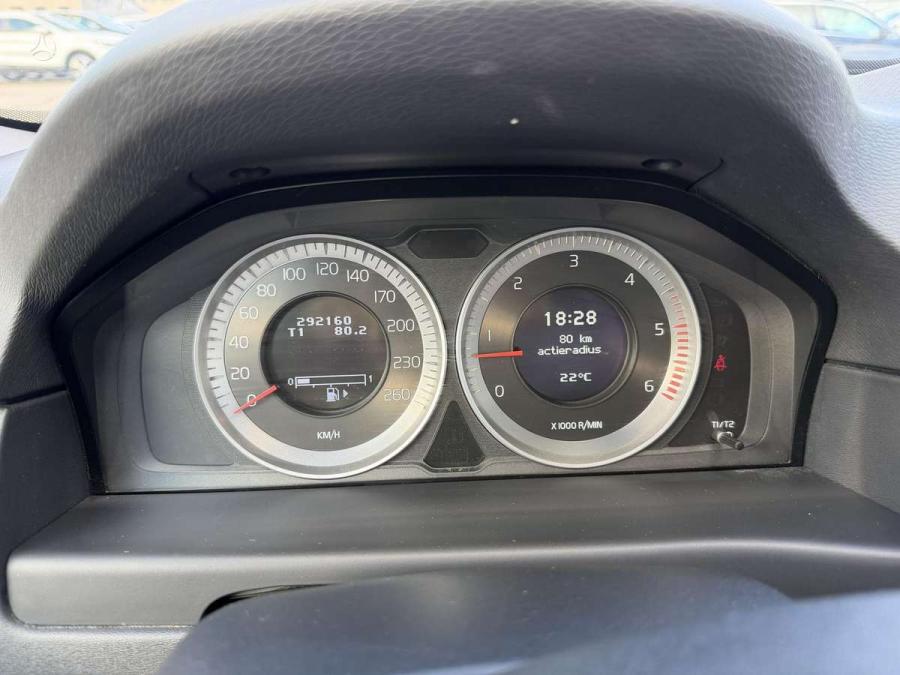 Grey Volvo V70 2012 in Siauliai, with an engine capacity of 2.00 L and mileage of 292 thousand km for 6000 €, photo 18 on AUTOMOTO.COM.LV