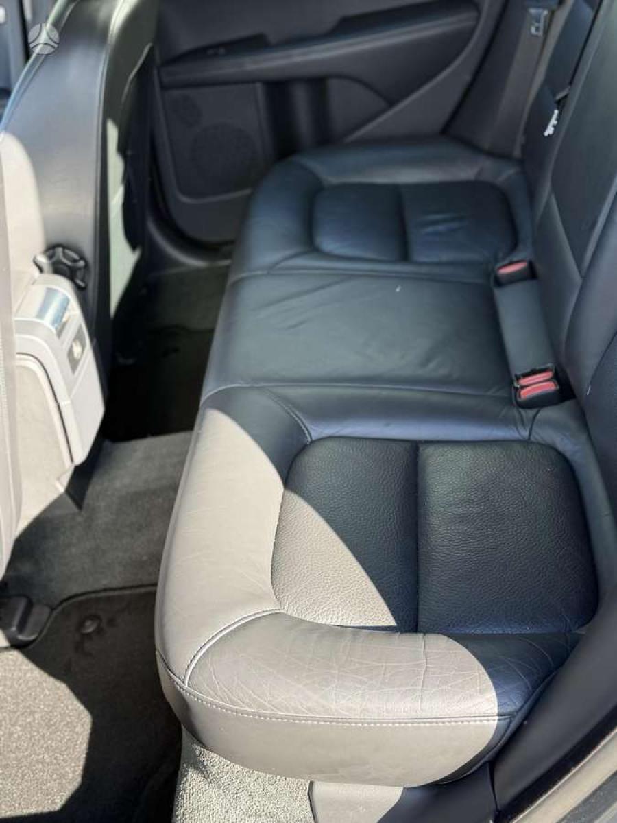 Grey Volvo V70 2012 in Siauliai, with an engine capacity of 2.00 L and mileage of 292 thousand km for 6000 €, photo 21 on AUTOMOTO.COM.LV