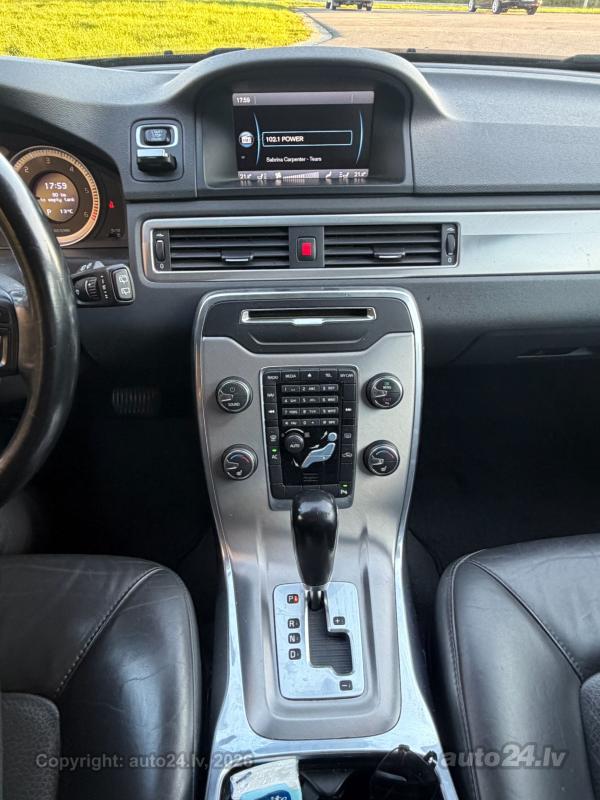 Grey Volvo V70 2012 in Tallinn, with an engine capacity of 2.00 L and mileage of 327 thousand km for 5200 €, photo 8 on AUTOMOTO.COM.LV