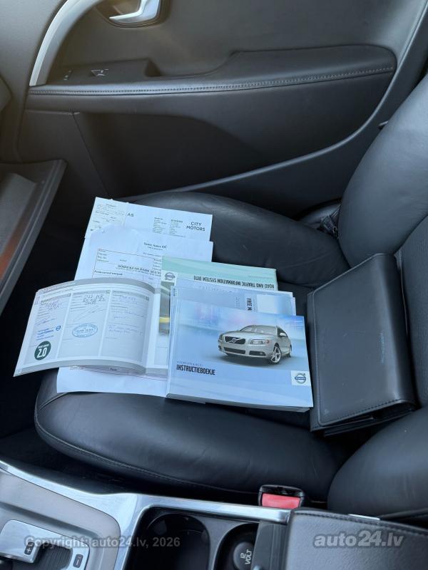 Grey Volvo V70 2012 in Tallinn, with an engine capacity of 2.00 L and mileage of 327 thousand km for 5200 €, photo 9 on AUTOMOTO.COM.LV