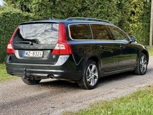 Grey Volvo V70 2013 in Limbazi, with an engine capacity of 2.40 L and mileage of 316 thousand km for 8270 €, photo 4 on AUTOMOTO.COM.LV