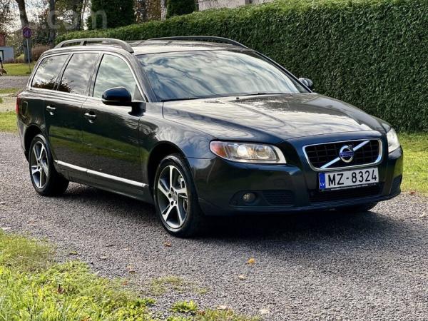 Grey Volvo V70 2013 in Limbazi, with an engine capacity of 2.40 L and mileage of 316 thousand km for 8270 €, photo 5 on AUTOMOTO.COM.LV