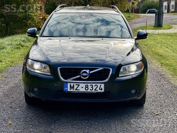 Grey Volvo V70 2013 in Limbazi, with an engine capacity of 2.40 L and mileage of 316 thousand km for 8270 €, photo 6 on AUTOMOTO.COM.LV