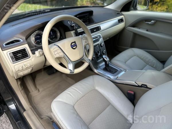 Grey Volvo V70 2013 in Limbazi, with an engine capacity of 2.40 L and mileage of 316 thousand km for 8270 €, photo 7 on AUTOMOTO.COM.LV