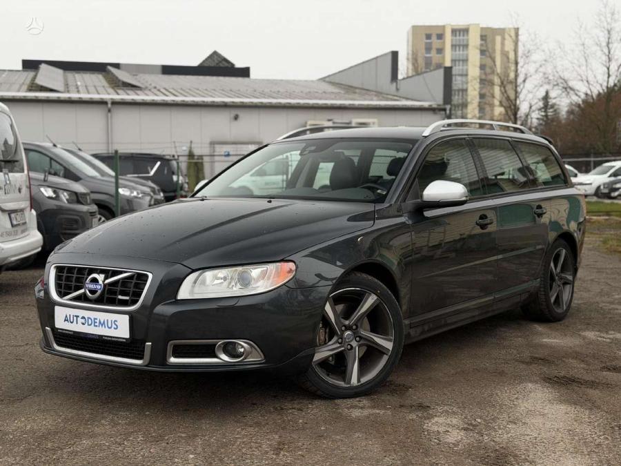 Grey Volvo V70 2013 in Mazeikiai, with an engine capacity of 1.98 L and mileage of 286 thousand km for 7200 €, photo 1 on AUTOMOTO.COM.LV