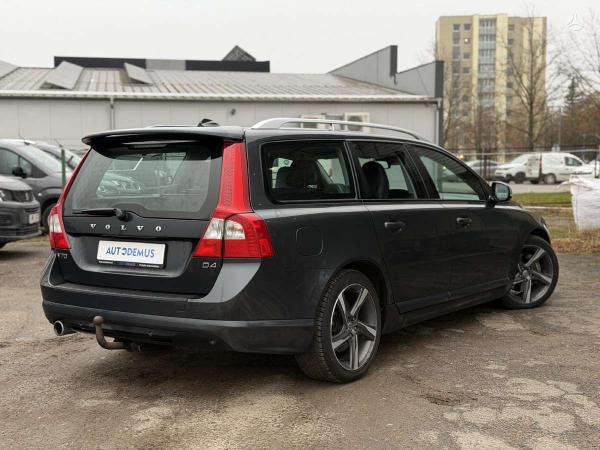 Pelēks Volvo V70 2013 Mažeikiai, ar dzinēja tilpumu 1.98 L un nobraukumu 286 tūkst. km par 7200 €, foto 3 vietnē AUTOMOTO.COM.LV