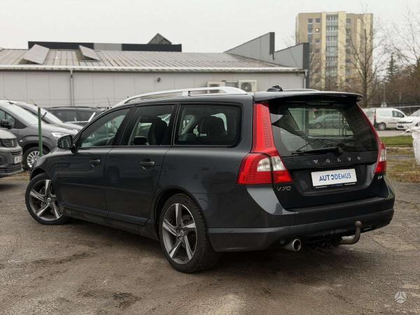 Pelēks Volvo V70 2013 Mažeikiai, ar dzinēja tilpumu 1.98 L un nobraukumu 286 tūkst. km par 7200 €, foto 4 vietnē AUTOMOTO.COM.LV