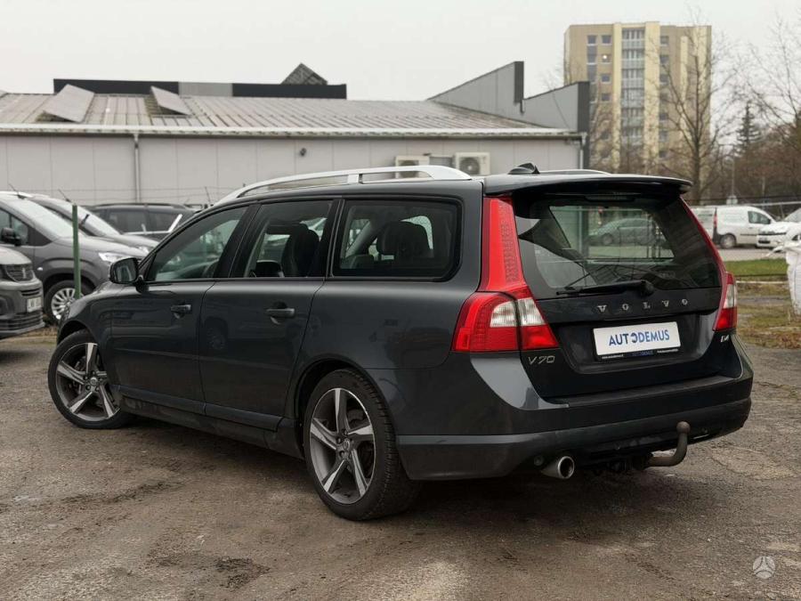 Grey Volvo V70 2013 in Mazeikiai, with an engine capacity of 1.98 L and mileage of 286 thousand km for 7200 €, photo 4 on AUTOMOTO.COM.LV