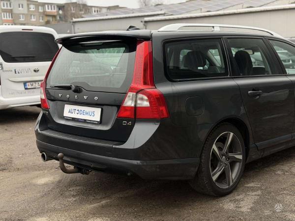 Pelēks Volvo V70 2013 Mažeikiai, ar dzinēja tilpumu 1.98 L un nobraukumu 286 tūkst. km par 7200 €, foto 8 vietnē AUTOMOTO.COM.LV