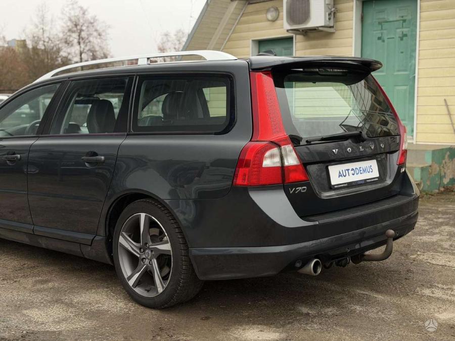 Grey Volvo V70 2013 in Mazeikiai, with an engine capacity of 1.98 L and mileage of 286 thousand km for 7200 €, photo 10 on AUTOMOTO.COM.LV