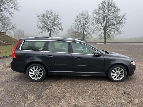Grey Volvo V70 2013 in Kaunas, with an engine capacity of 1.98 L and mileage of 263 thousand km for 7850 €, photo 4 on AUTOMOTO.COM.LV