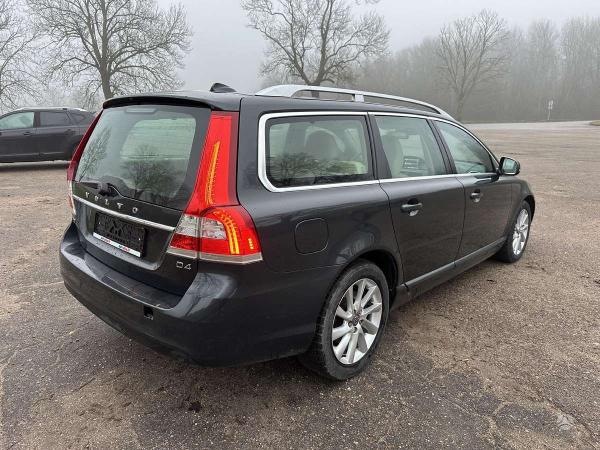 Grey Volvo V70 2013 in Kaunas, with an engine capacity of 1.98 L and mileage of 263 thousand km for 7850 €, photo 5 on AUTOMOTO.COM.LV
