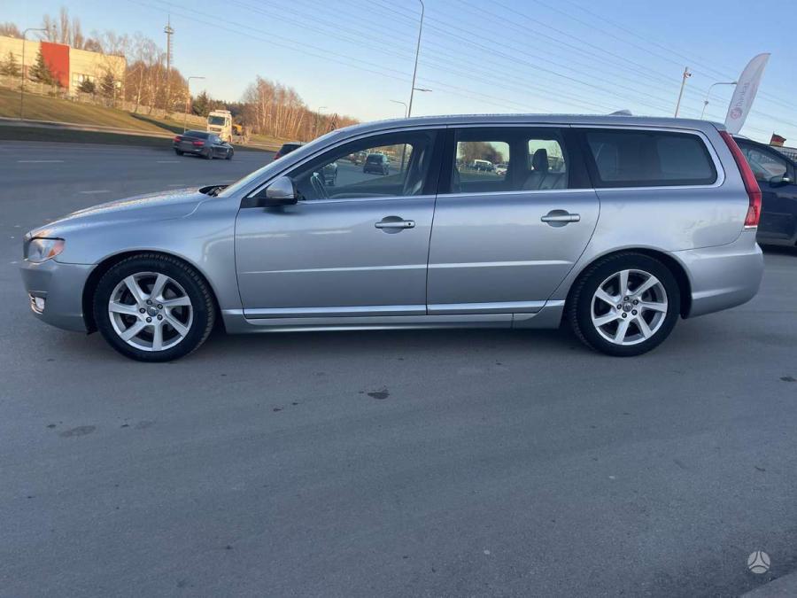 Grey Volvo V70 2013 in Kaunas, with an engine capacity of 1.56 L and mileage of 210 thousand km for 6250 €, photo 8 on AUTOMOTO.COM.LV