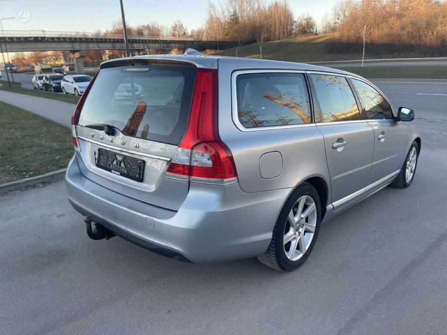 Grey Volvo V70 2013 in Kaunas, with an engine capacity of 1.56 L and mileage of 210 thousand km for 6250 €, photo 13 on AUTOMOTO.COM.LV