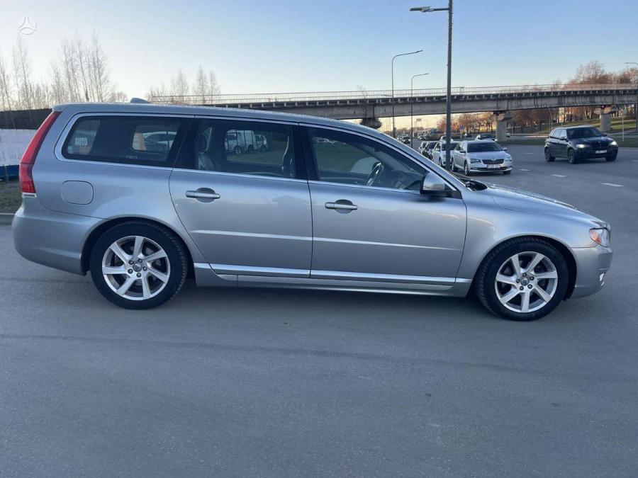 Grey Volvo V70 2013 in Kaunas, with an engine capacity of 1.56 L and mileage of 210 thousand km for 6250 €, photo 16 on AUTOMOTO.COM.LV