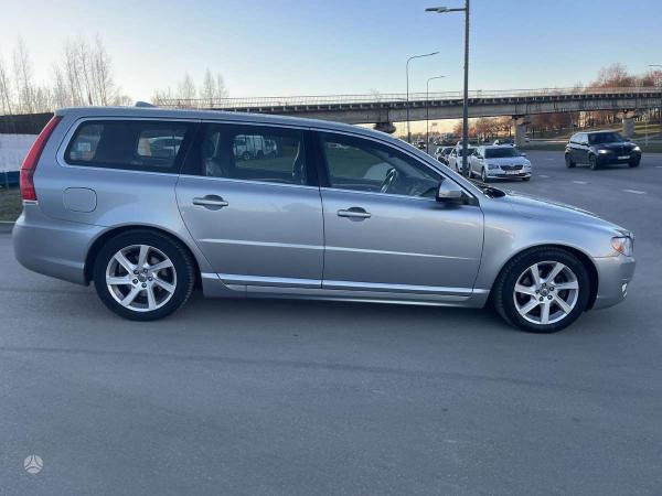 Grey Volvo V70 2013 in Kaunas, with an engine capacity of 1.56 L and mileage of 210 thousand km for 6250 €, photo 8 on AUTOMOTO.COM.LV