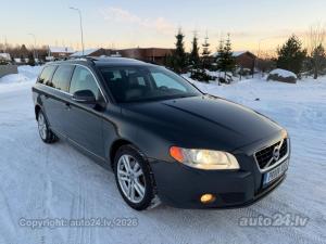 Grey Volvo V70 2013 in Tallinn, with an engine capacity of 2.40 L and mileage of 277 thousand km for 8490 €, photo 3 on AUTOMOTO.COM.LV