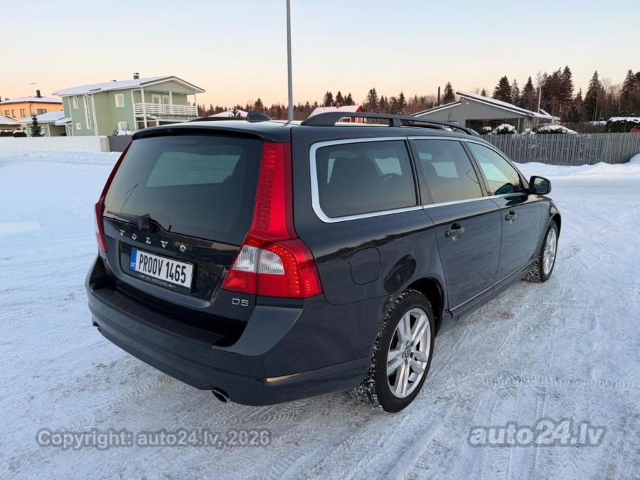 Grey Volvo V70 2013 in Tallinn, with an engine capacity of 2.40 L and mileage of 277 thousand km for 8490 €, photo 4 on AUTOMOTO.COM.LV