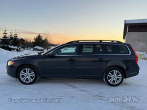 Grey Volvo V70 2013 in Tallinn, with an engine capacity of 2.40 L and mileage of 277 thousand km for 8490 €, photo 10 on AUTOMOTO.COM.LV
