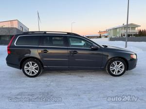 Grey Volvo V70 2013 in Tallinn, with an engine capacity of 2.40 L and mileage of 277 thousand km for 8490 €, photo 12 on AUTOMOTO.COM.LV