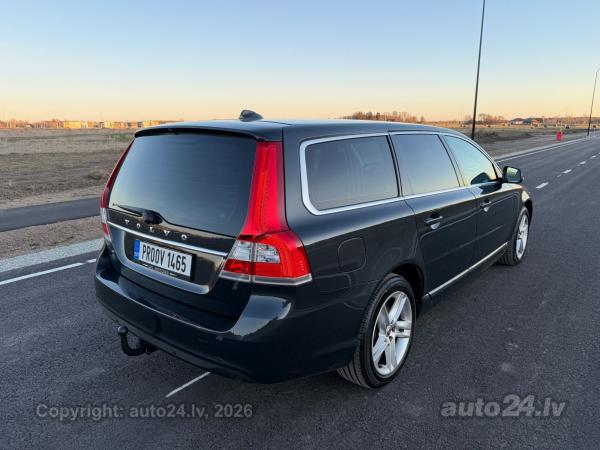 Grey Volvo V70 2013 in Tallinn, with an engine capacity of 2.00 L and mileage of 323 thousand km for 7490 €, photo 4 on AUTOMOTO.COM.LV