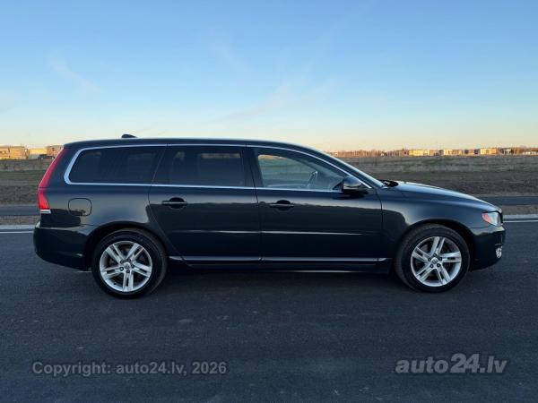 Grey Volvo V70 2013 in Tallinn, with an engine capacity of 2.00 L and mileage of 323 thousand km for 7490 €, photo 10 on AUTOMOTO.COM.LV