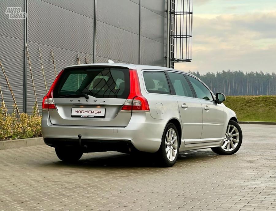 Grey Volvo V70 2013 in Vilnius, with an engine capacity of 1.60 L and mileage of 300 thousand km for 6250 €, photo 6 on AUTOMOTO.COM.LV