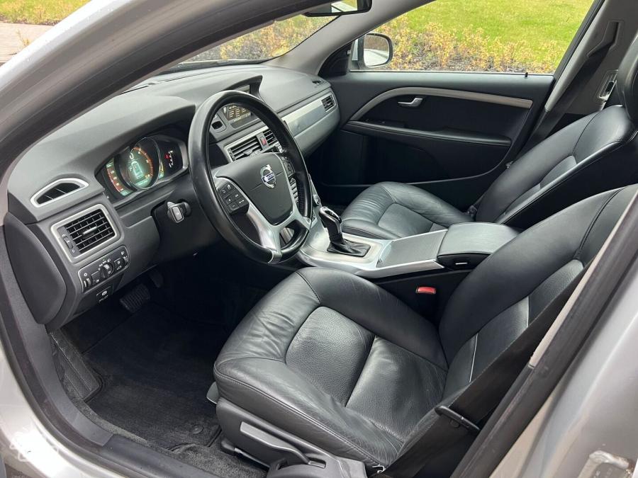 Grey Volvo V70 2013 in Vilnius, with an engine capacity of 1.60 L and mileage of 300 thousand km for 6250 €, photo 19 on AUTOMOTO.COM.LV