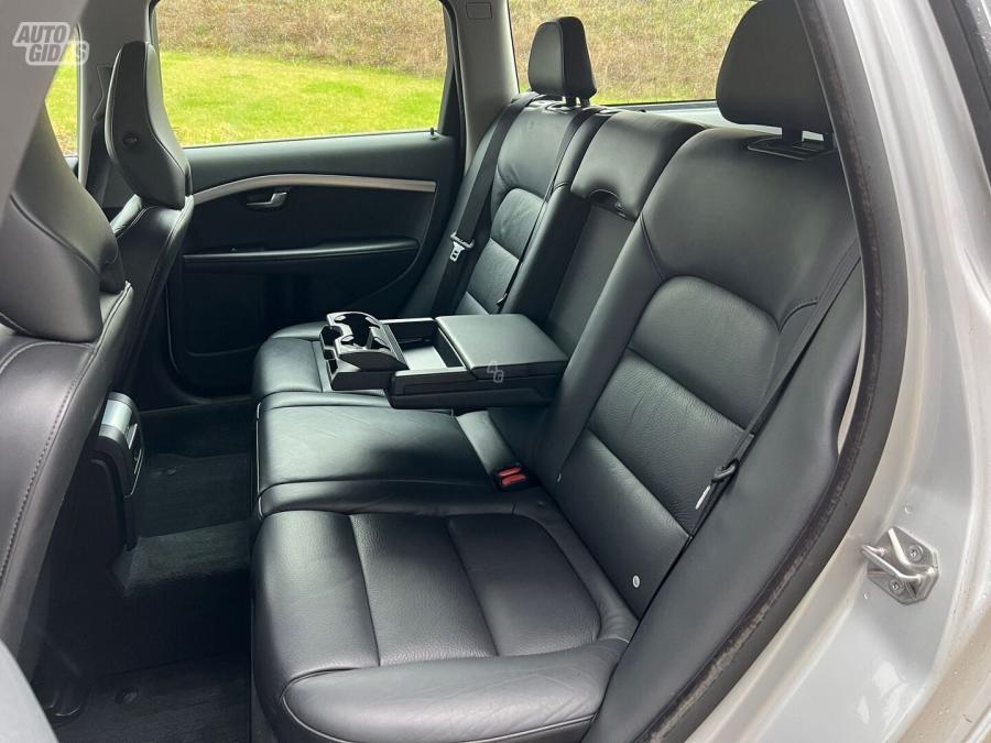 Grey Volvo V70 2013 in Vilnius, with an engine capacity of 1.60 L and mileage of 300 thousand km for 6250 €, photo 24 on AUTOMOTO.COM.LV