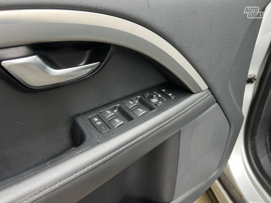 Grey Volvo V70 2013 in Vilnius, with an engine capacity of 1.60 L and mileage of 300 thousand km for 6250 €, photo 27 on AUTOMOTO.COM.LV