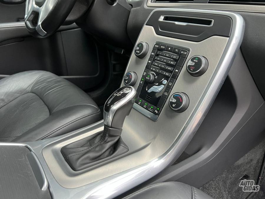 Grey Volvo V70 2013 in Vilnius, with an engine capacity of 1.60 L and mileage of 300 thousand km for 6250 €, photo 30 on AUTOMOTO.COM.LV