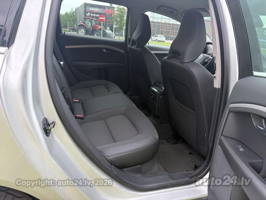 Pelēks Volvo V70 2013 Viljandi, ar dzinēja tilpumu 2.00 L un nobraukumu 256 tūkst. km par 7390 €, foto 9 vietnē AUTOMOTO.COM.LV