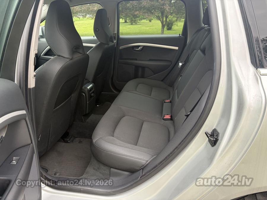 Pelēks Volvo V70 2013 Viljandi, ar dzinēja tilpumu 2.00 L un nobraukumu 256 tūkst. km par 7390 €, foto 10 vietnē AUTOMOTO.COM.LV